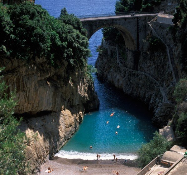 Praticamente incontaminate, queste 4 calette italiane ci faranno ...