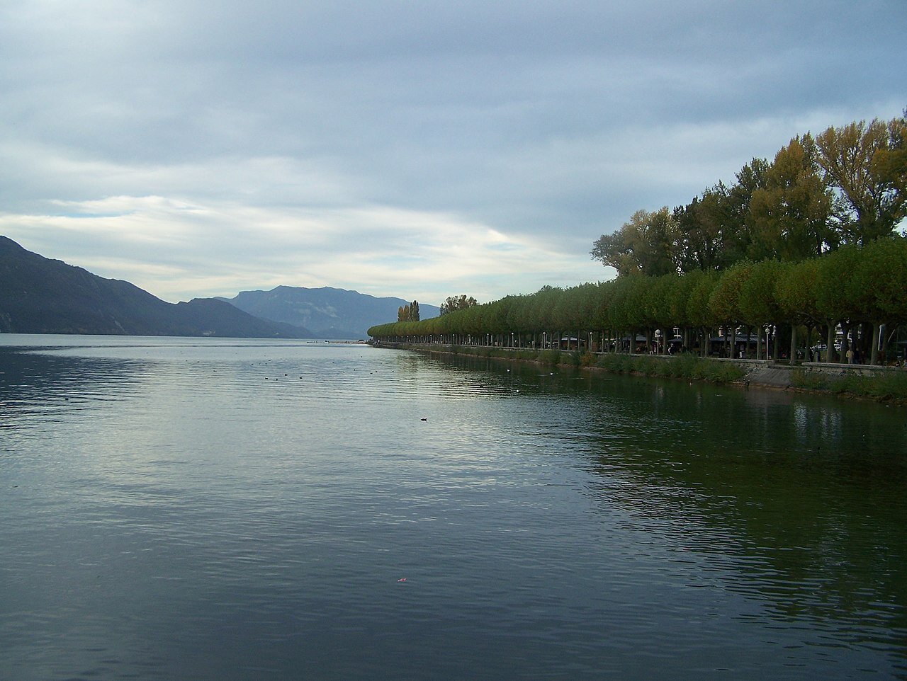 Non solo Garda o Maggiore, perché c’è un bellissimo lago perfetto per ...