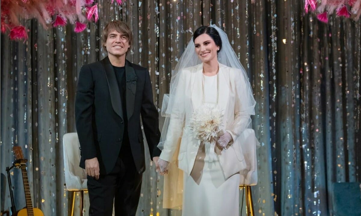 Tutti parlano del matrimonio di Laura Pausini ma un'altra cantante è ...